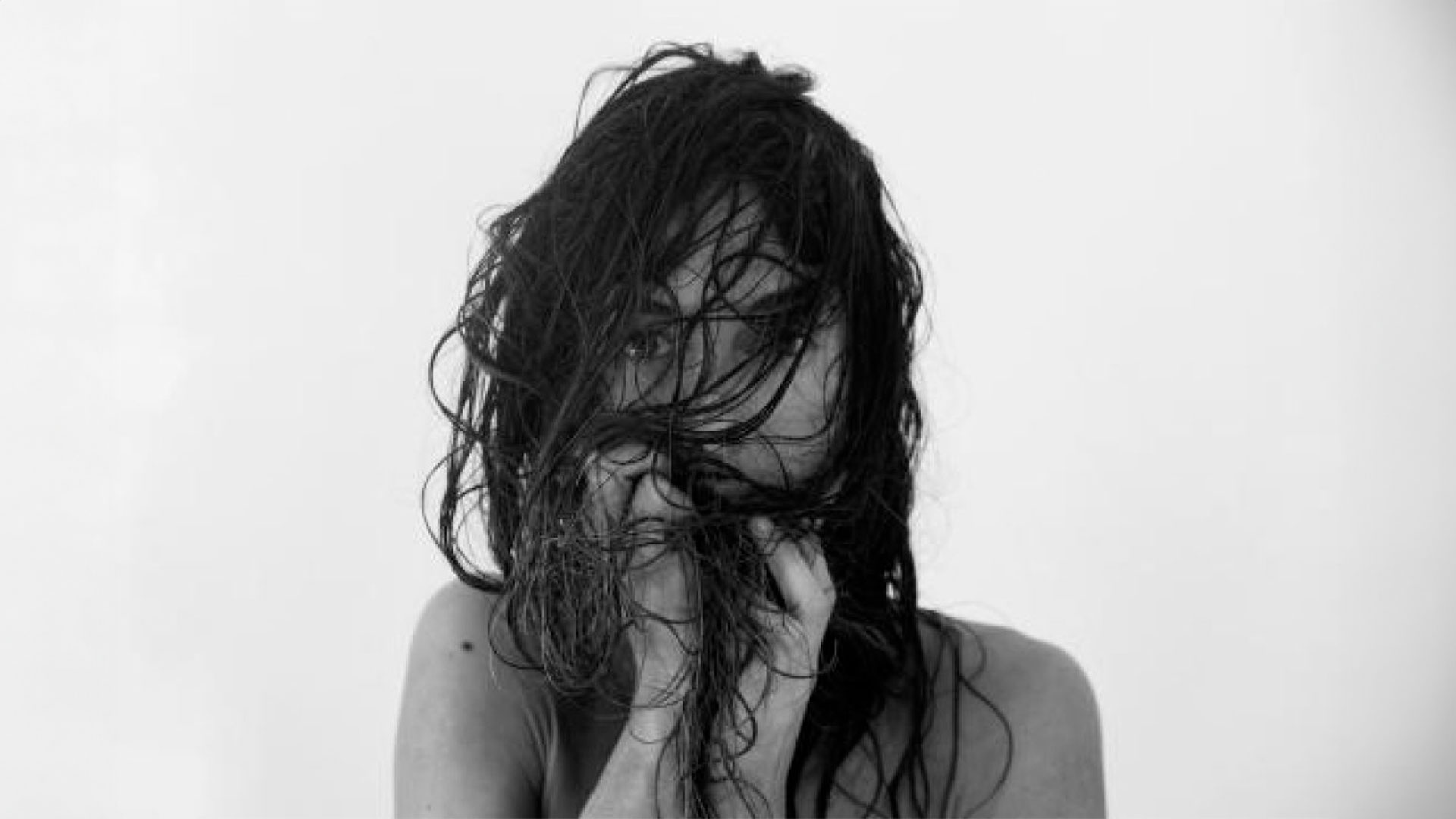 Habitació 444: AQUÍ - Temporada Alta